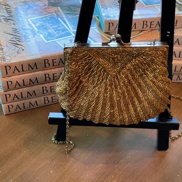La Regale | Bags | Vintage La Regale Gold Beaded Clam Shell Crossbody ...